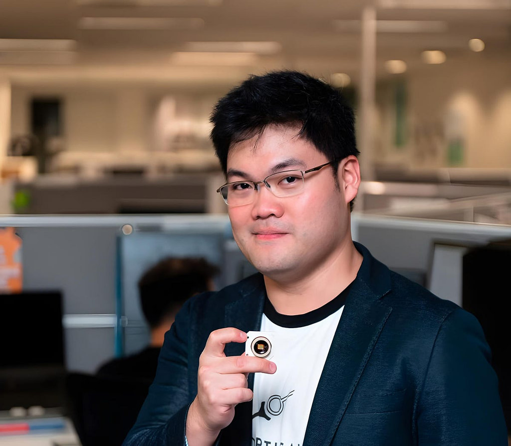 Billionaire Li Ka-Shing Backs Biocomputing Startup That Takes On AI ...